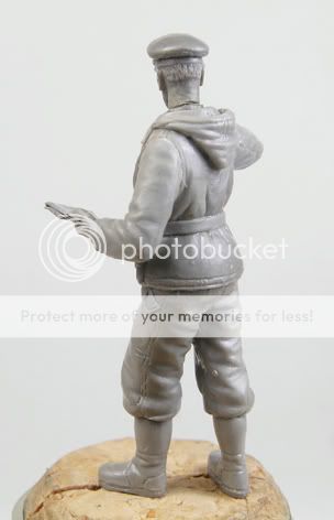 1/48 Panzer Crew Officer in Winter Uniform | planetFigure | Miniatures